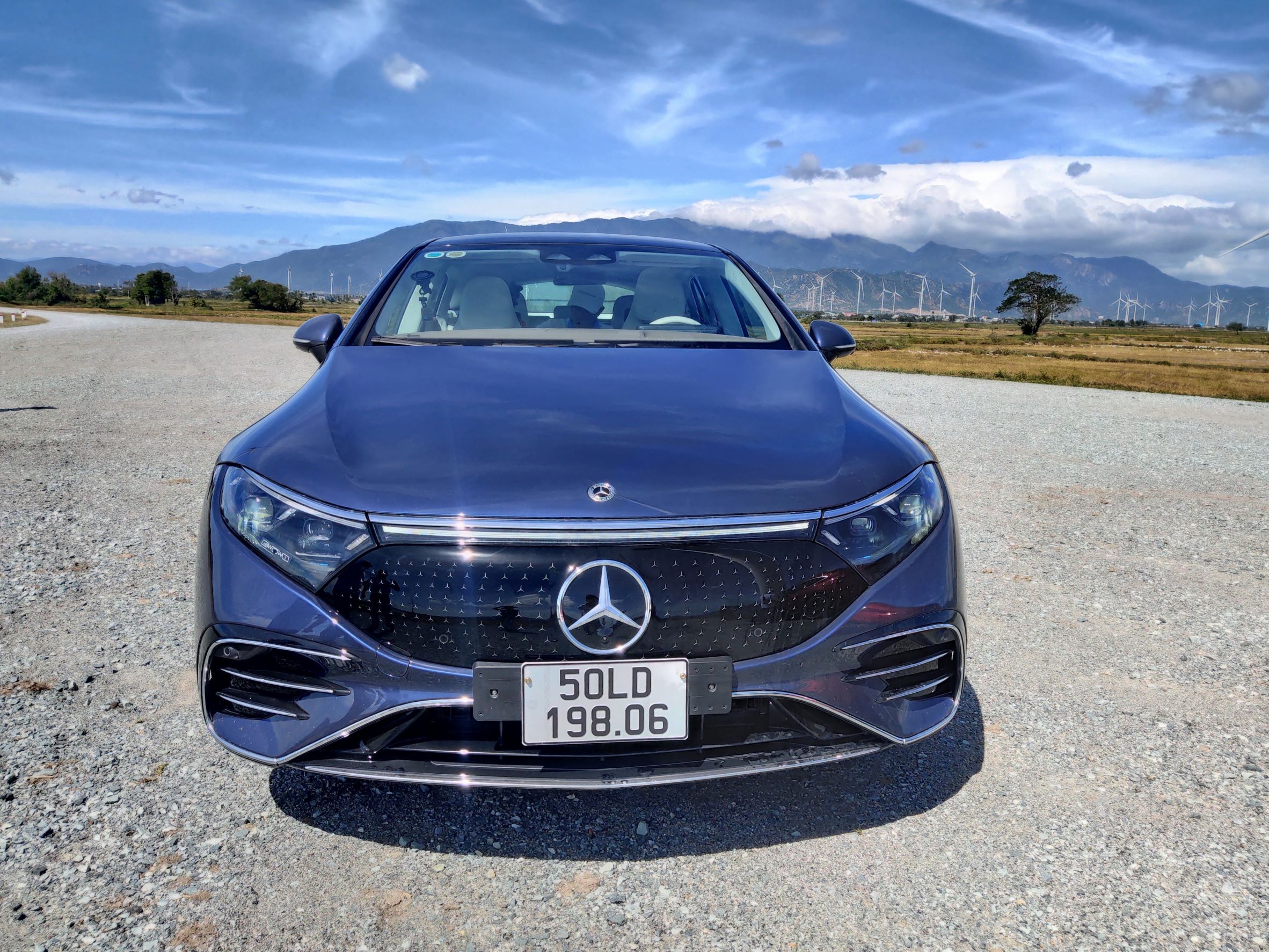 Cảm nhận lái Mercedes-EQ EQS 450+ 2022