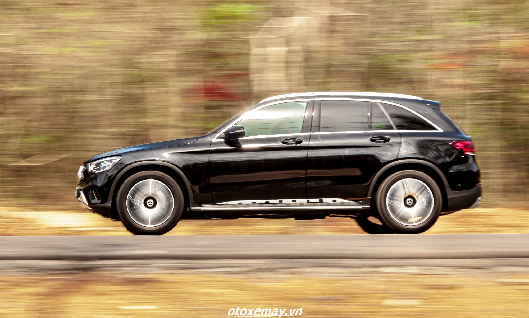 Mercedes-Benz GLC 200 4MATIC 2020 đột phá cùng giá bán 2 tỷ đồng